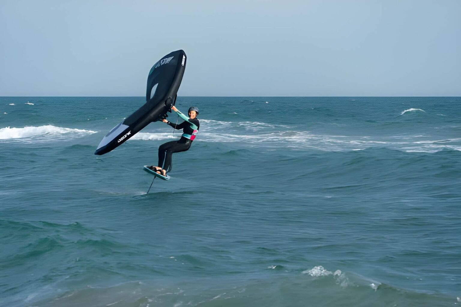 Wingfoiling vs Kitesurfing: Which Water Sport Should You Choose?